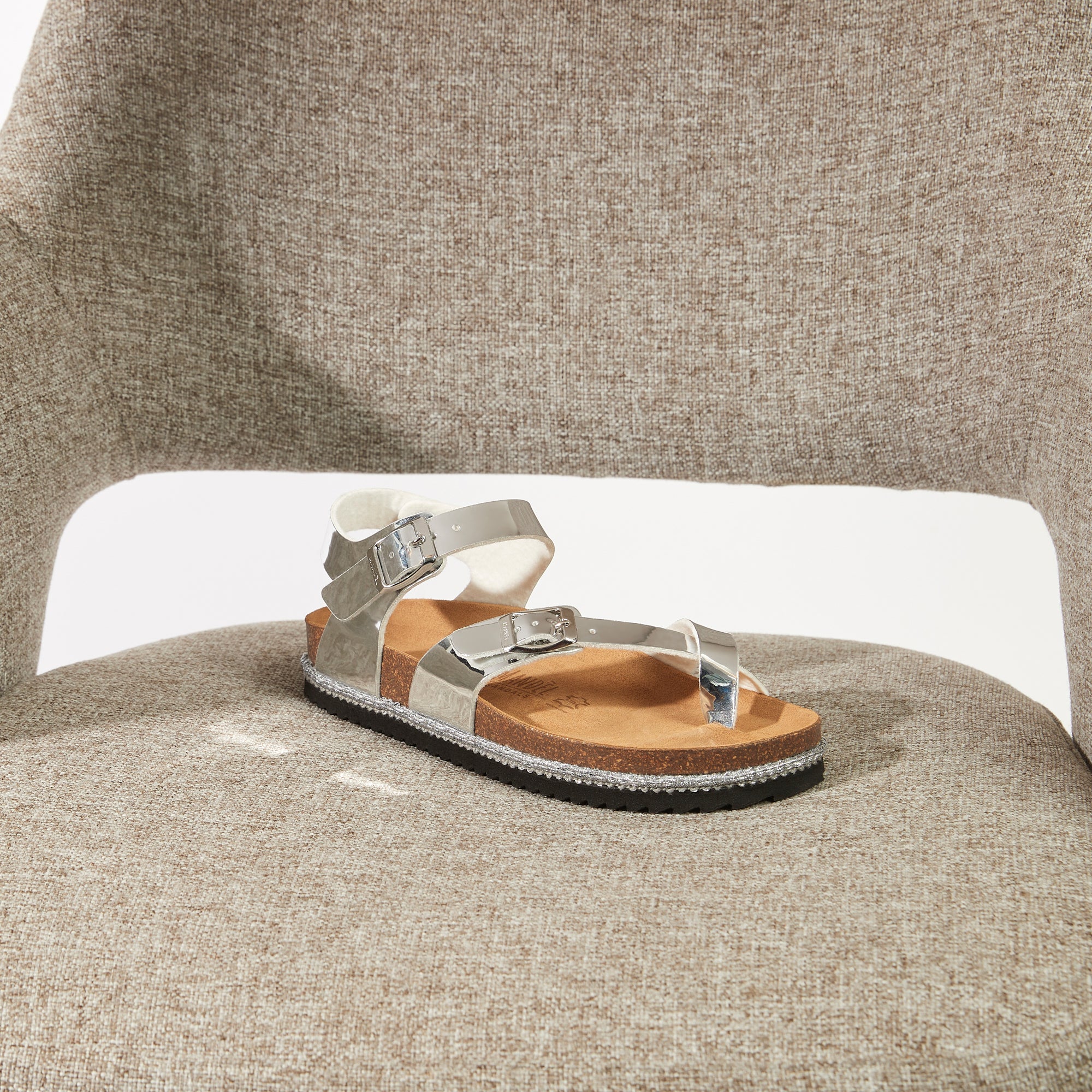 Silver thong sandals ELISA made with eco-leather – Mandel Sandals